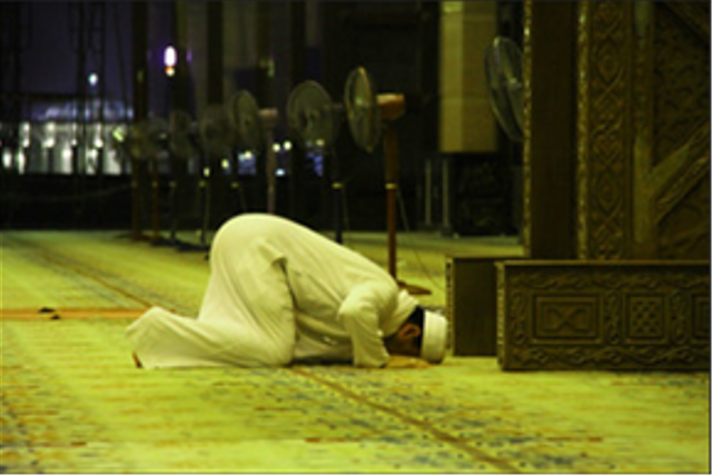 Tata Cara Sujud Tilawah dan Doanya Lengkap | kumparan.com