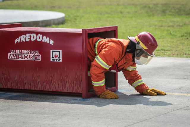 Foto: Melihat Lomba Ketangkasan Petugas Damkar di Fire Safety Challenge ...