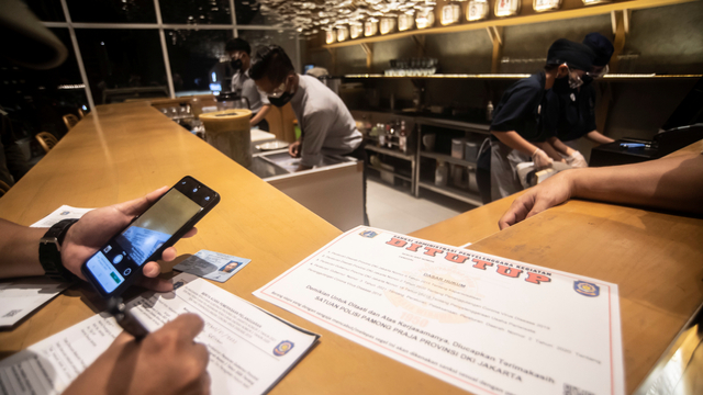 Nekat Buka Dine-in saat PPKM Darurat, PKL hingga Warung Makan Ditutup ... Nekat Buka Dine-in saat PPKM Darurat, PKL hingga Warung Makan Ditutup ...