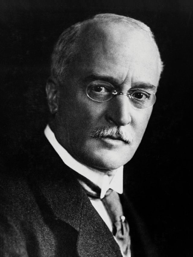 Mengenal Rudolf Diesel, Sang Penemu Mesin Diesel | kumparan.com Mengenal Rudolf Diesel, Sang Penemu Mesin Diesel | kumparan.com