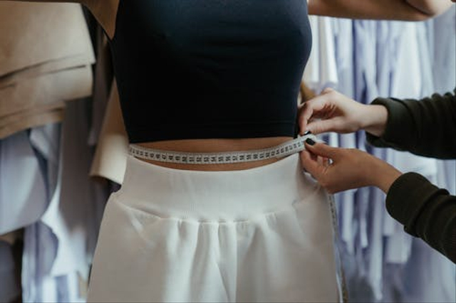 Cara Mengukur Lingkar Dada yang Benar untuk Menjahit Baju | kumparan.com