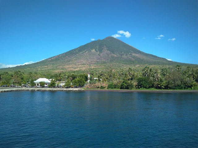 Fakta Menarik Gunung Ili Boleng dan Keindahan Alam Pulau Adonara ...