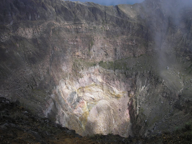 Fakta Menarik Gunung Ili Boleng dan Keindahan Alam Pulau Adonara ...