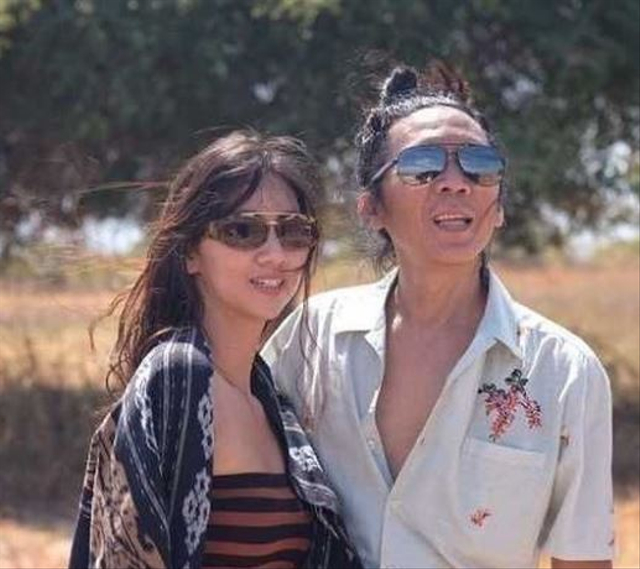 6 Potret Mesra Bimbim Slank dan Istri, Hampir 22 Tahun Menikah Makin Harmonis | kumparan.com