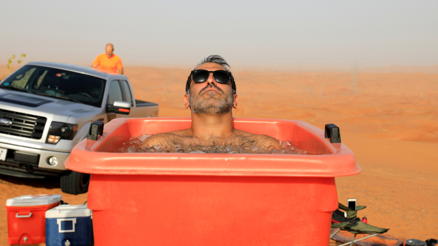Foto: Terapi Mandi Es di Tengah Gurun Pasir di Uni Emirat Arab ...