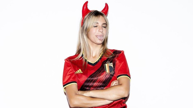 4 Model Seksi Ini Pamer Foto Syur untuk Dukung Tim Kesayangannya di ...