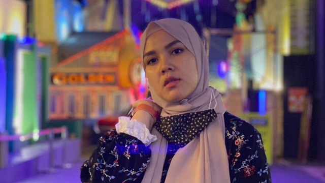 Sambil Menangis, Pesinetron Ratu Annisa Umumkan Suaminya Meninggal ...