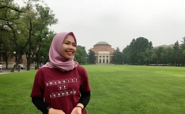 Sempat Viral Diantar Ayahnya Naik Becak saat Wisuda, Begini Nasib Raeni ...