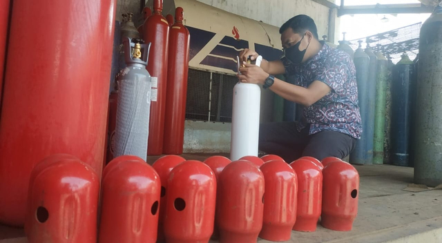 Stok Tabung Oksigen untuk Wilayah Tegal dan Sekitarnya Kian Menipis ...