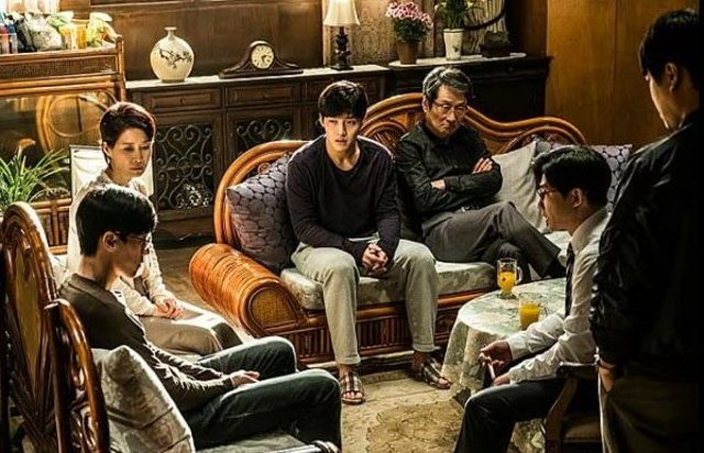 Rekomendasi Film Plot Twist Terbaik yang Bikin Tercengang | kumparan.com