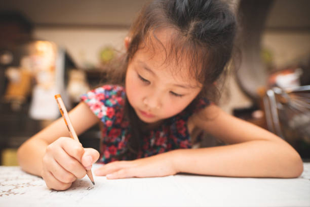 Contoh Kewajiban dan Tanggung Jawab Anak di Rumah | kumparan.com