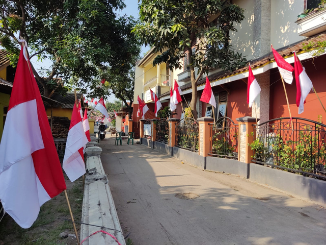 Sambut HUT RI, Warga Desa di Cirebon Kibarkan 1000 Merah Putih ... Sambut HUT RI, Warga Desa di Cirebon Kibarkan 1000 Merah Putih ...