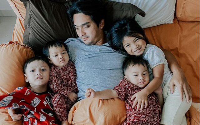 7 Potret Ricky Harun, Bapak 4 Anak yang Kerap Disebut Baby Face ...