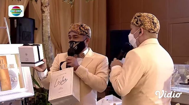 7 Potret Isi Souvenir Pernikahan Rizky Billar Dan Lesti Kejora Mewah