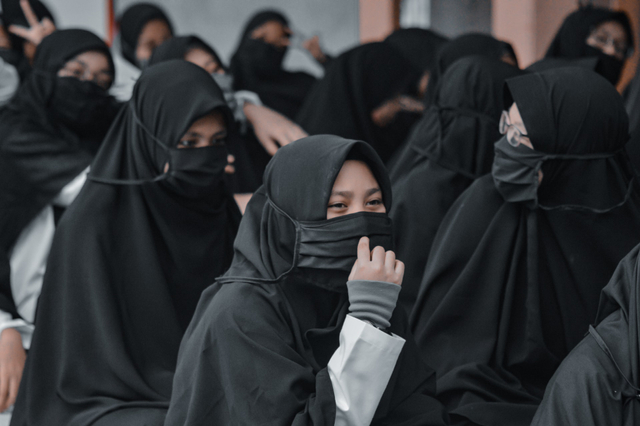 Batas Aurat Perempuan Menurut Pendapat para Ulama | kumparan.com