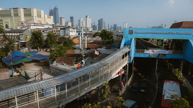 Foto: Suasana Pasar Tanah Abang saat Perpanjangan PPKM Level 3 | kumparan.com