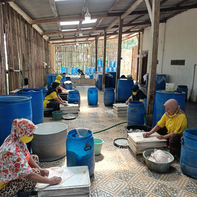 Derri Kusuma Bekerja Sejak Kuliah, Kini Miliki Bisnis Nata De Coco di Lampung | kumparan.com