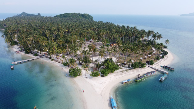 Mengunjungi Eksotisme Pulau Mahitam: Pantai hingga Cottage untuk ...