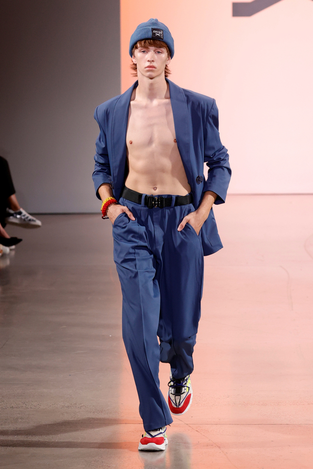 Potret Koleksi Erigo X yang Perdana Tampil di New York Fashion Week ...