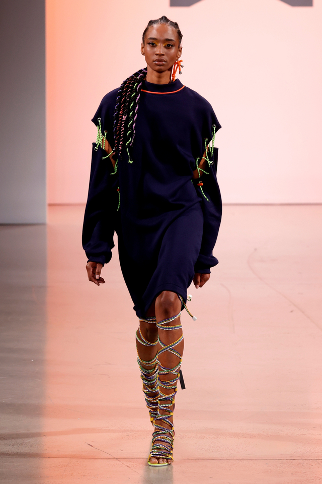 Potret Koleksi Erigo X yang Perdana Tampil di New York Fashion Week ...