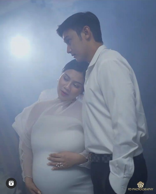 5 Potret Maternity Photoshoot Felicya Angelista, Anggun Dipuji Bak Peri | kumparan.com