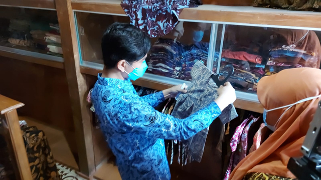 Gibran Rakabuming Borong Baju Batik untuk Jan Ethes dan Lembah Manah ...