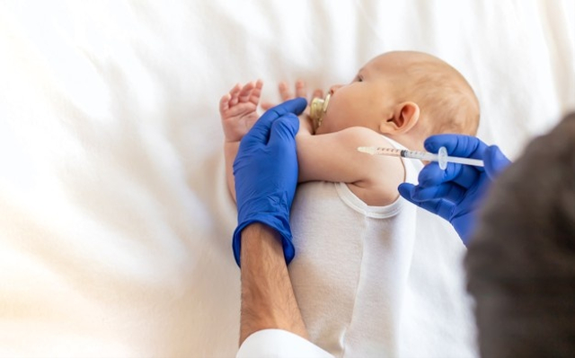 Imunisasi Wajib untuk Bayi 0-12 Bulan Rekomendasi IDAI | kumparan.com