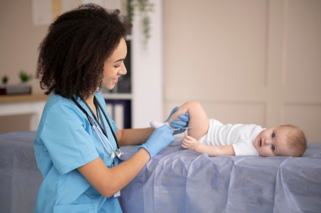Imunisasi Wajib untuk Bayi 0-12 Bulan Rekomendasi IDAI | kumparan.com
