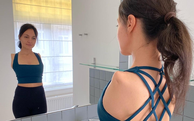 Viral Kisah Inspiratif Perempuan Tanpa Lengan, Urus Anak Pakai Kaki ...