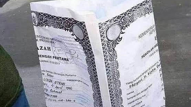Wanita Ini Dapati Bungkus Gorengan Pakai Ijazahnya yang Dikirim Buat Lamar Kerja | kumparan.com
