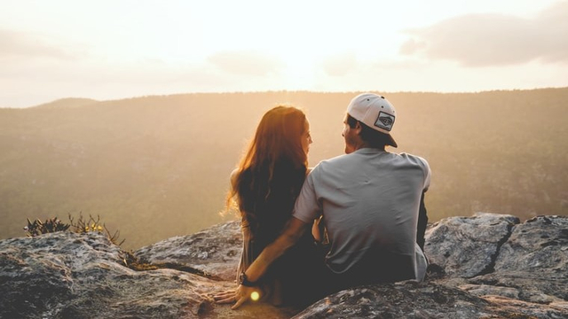 5 Alasan Kita Mencintai Seseorang | kumparan.com