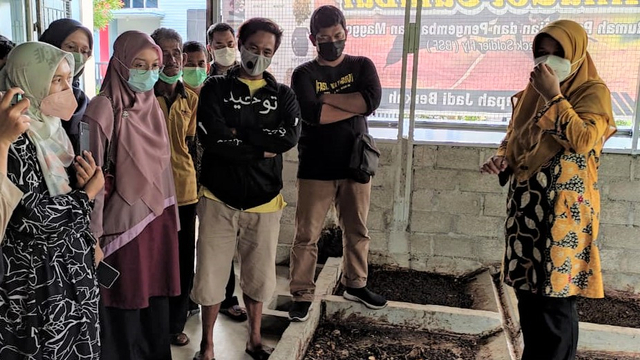 Unand Latih Masyarakat Sekitar TPA Air Dingin Padang Budidaya Maggot ...