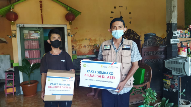 LAZ Annur PT Indonesia Power dan IZI Jateng Salurkan Sembako untuk Difabel | kumparan.com