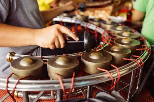 Macam-Macam Alat Musik Suku Jawa dan Cara Memainkannya | kumparan.com