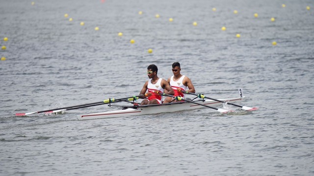 BREAKING NEWS: Tim Rowing Putra Raih Emas Pertama Indonesia di SEA ...