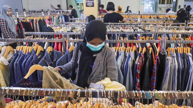 Apa Itu Thrifting? Ini Pengertian, Manfaat, dan Kelebihannya | kumparan.com Apa Itu Thrifting? Ini Pengertian, Manfaat, dan Kelebihannya | kumparan.com