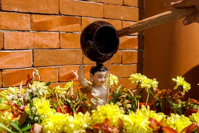 Foto: Umat Buddha Jalani Ibadah Puja Bakti di Vihara Kusalacitta ...