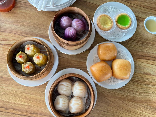 Mencicipi Aneka Dimsum di Hotel Borneo saat Akhir Pekan | kumparan.com