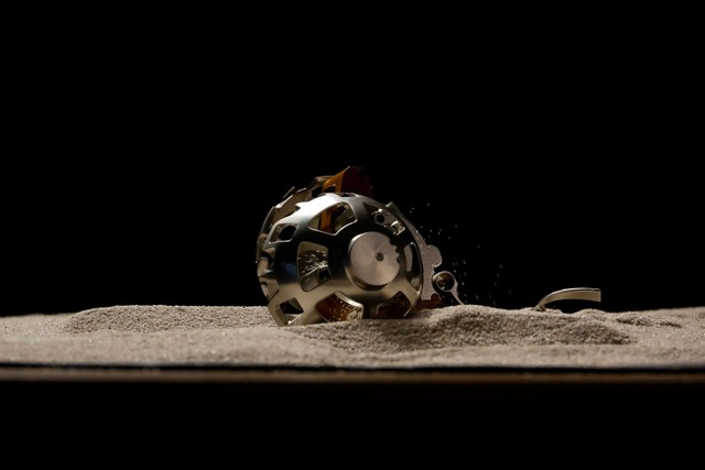 Foto: Pembuat Mainan Jepang Kenalkan Robot Mini Penjelajah Bulan ...