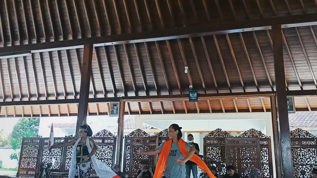 Lengger Lanang Menjadi Daya Tarik Kabupaten Banyumas | kumparan.com