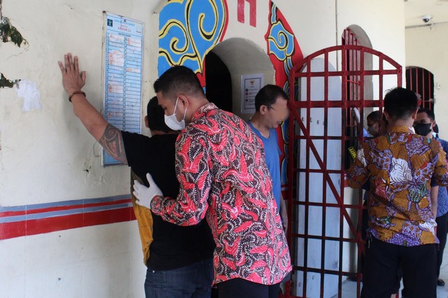 Jajaran Lapas Jember Kembali Geledah Kamar Tahanan, Temukan Ini ... Jajaran Lapas Jember Kembali Geledah Kamar Tahanan, Temukan Ini ...