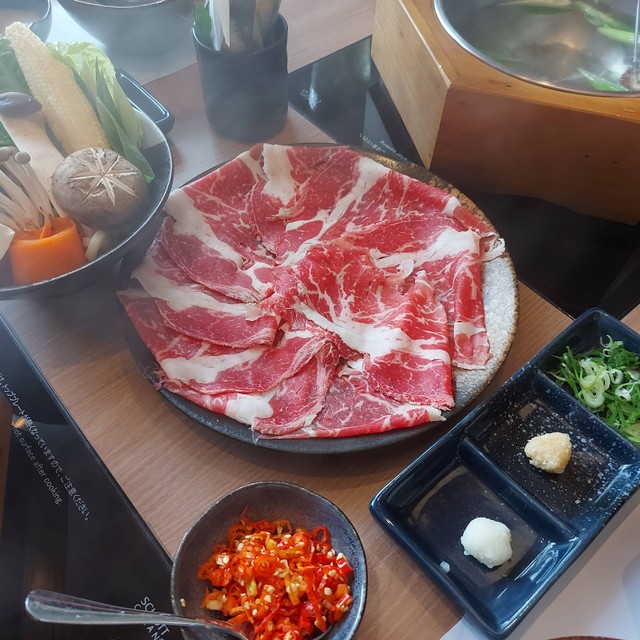 Menyantap Shabu-shabu Autentik dengan Daging Mewah Layaknya di Jepang ...