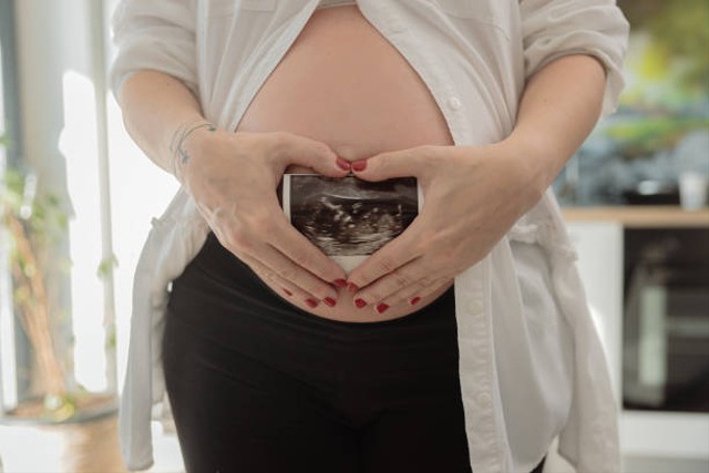Mengapa Ari-Ari Bayi Harus Dikubur? Begini Penjelasannya! | kumparan.com
