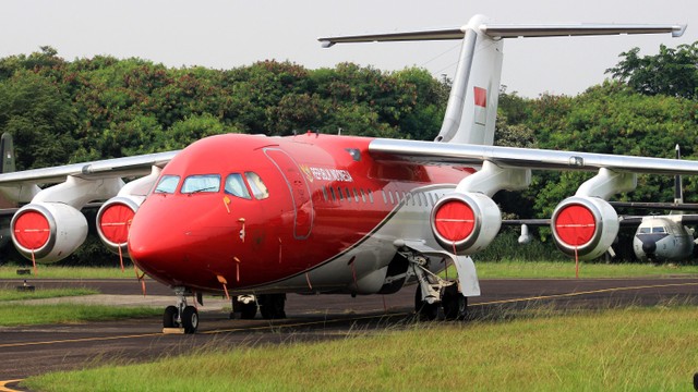 Mengenal Pesawat RJ-85, Warisan Soeharto yang Dipakai Jokowi Kunker ke ...