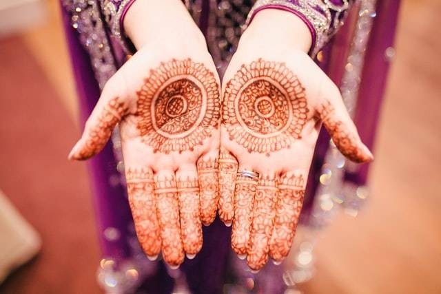 5 Cara Bikin Henna yang Benar agar Hasilnya Rapi sesuai Tradisi ...