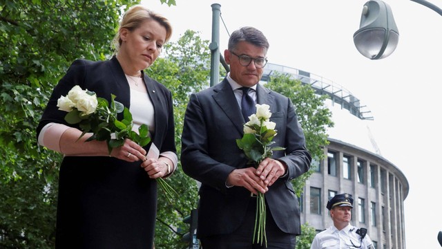 Foto: Penghormatan Terakhir Terhadap Korban Tewas Akibat Penabrakan di ...