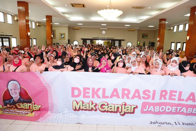 Emak-Emak di Jabodetabek Dukung Ganjar Presiden 2024 | kumparan.com