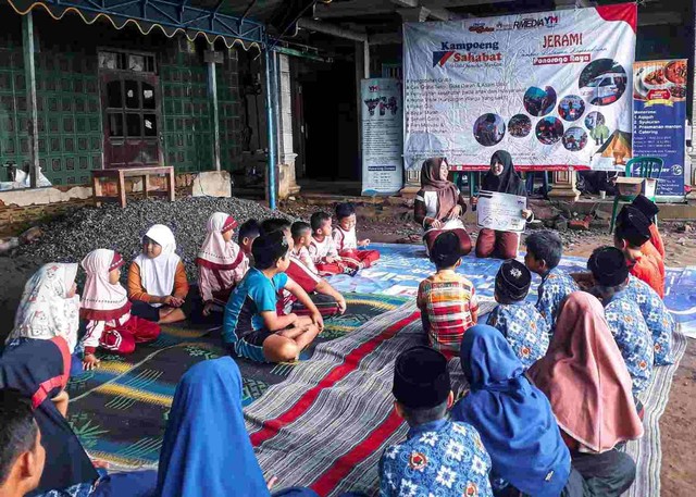 Yatim Mandiri Sapa Warga Perbatasam Ngilo-Ilo, Ponorogo | kumparan.com