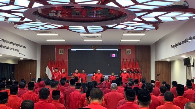 Hasto: PDIP Beri Mandat ke Megawati soal 2024, Semua Kader Wajib ... Hasto: PDIP Beri Mandat ke Megawati soal 2024, Semua Kader Wajib ...