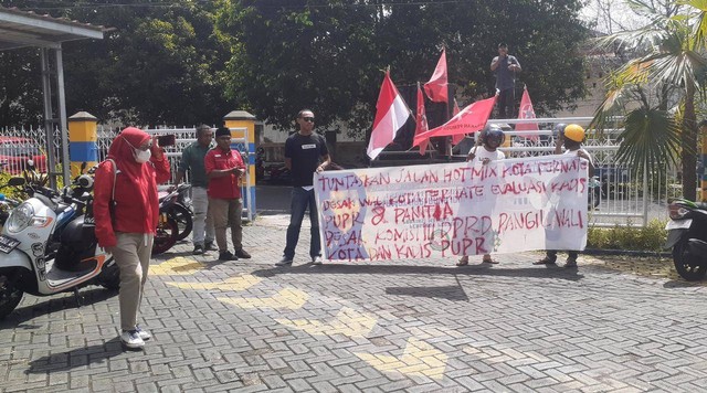 GPM Malut Desak Wali Kota Ternate Evaluasi Plt Kadis PUPR | kumparan.com GPM Malut Desak Wali Kota Ternate Evaluasi Plt Kadis PUPR | kumparan.com